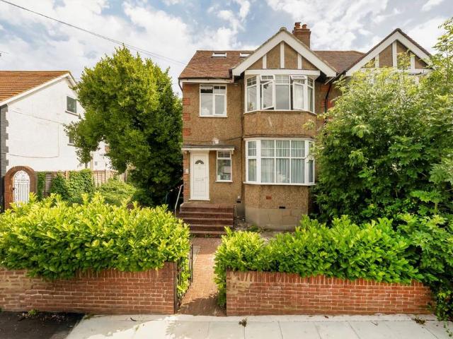 Park Lane, Harrow HA2 3 bed maisonette to rent £2,099 pcm £484 pw
