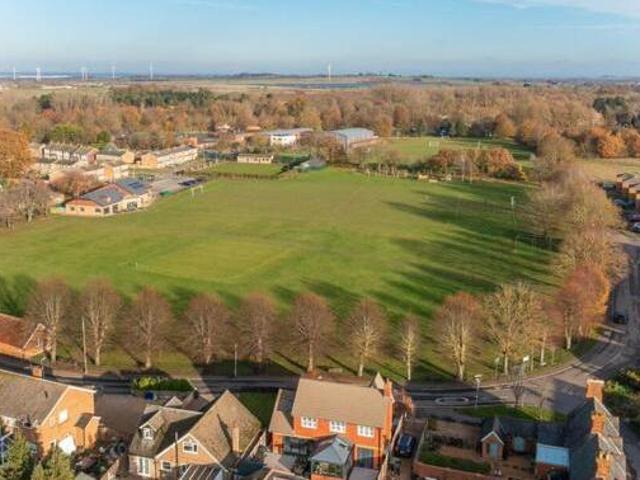Park Lane, Henlow, 4 Bedroom Detached