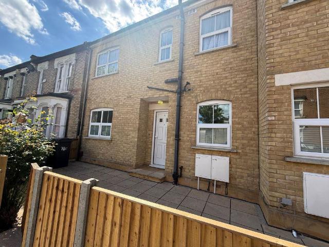 Park Lane, London 2 bed apartment to rent £1,900 pcm £438 pw