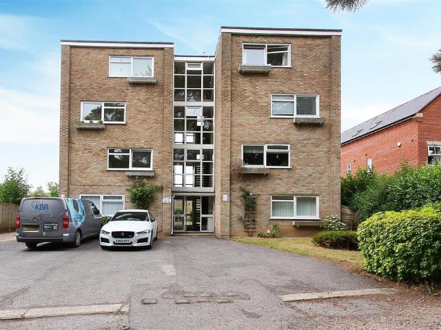 Park Lane, Salisbury 2 bed flat to rent £1,150 pcm £265 pw