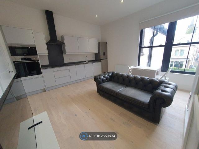 Park Lane, Sheffield S10, 2 bed flat to rent, £1,300 pcm | PrimeLocation