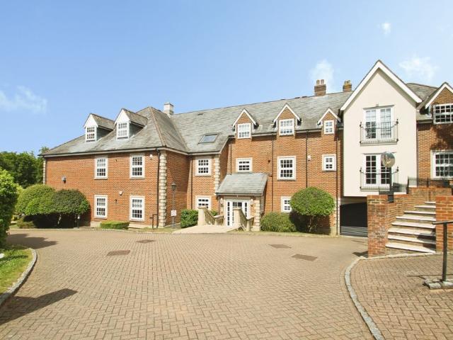 Park Lane, Stanmore HA7, 2 bed flat to rent, £2,500 pcm | PrimeLocation