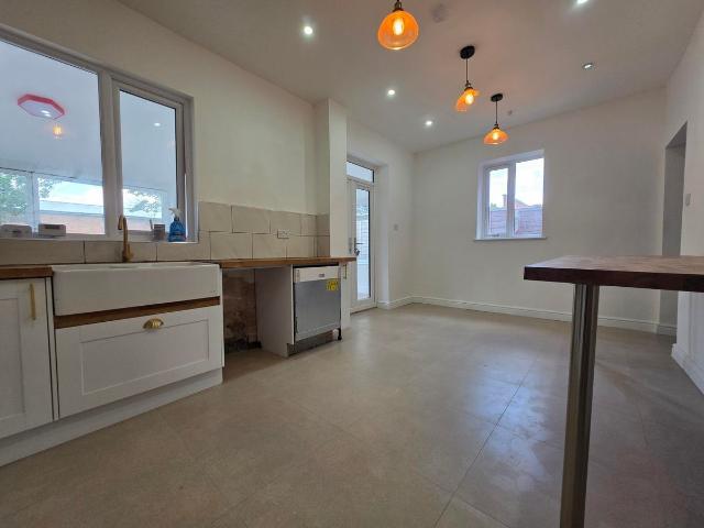 Park Lane, Wolverhampton WV10, 3 bed detached house to rent, £1,300 pcm | PrimeLocation