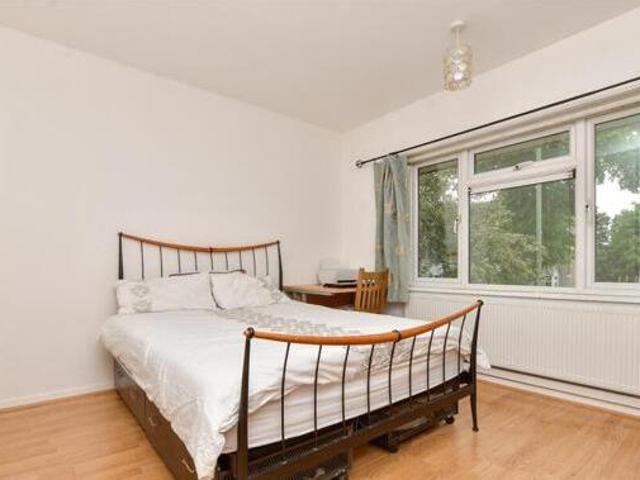 Park Lane, Wallington, 2 Bedroom Flat