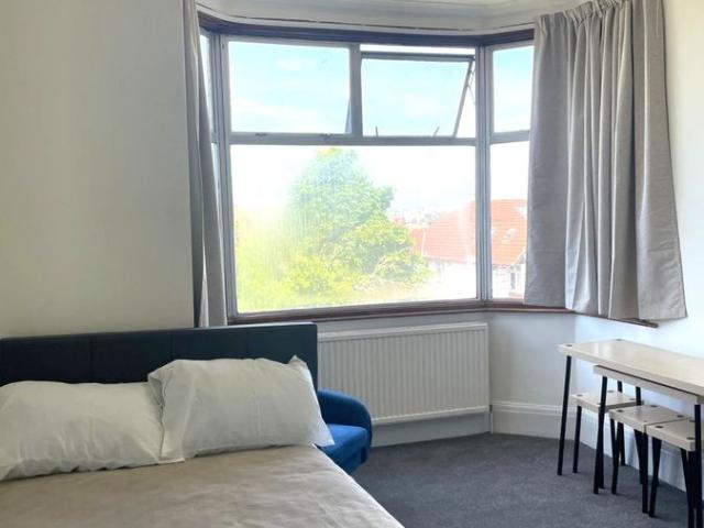 Park Lane, Wembley HA9, Room to rent, £895 pcm | PrimeLocation