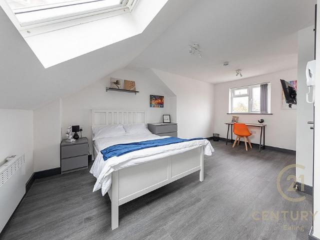 Park Lane UB4, Room to rent, £950 pcm | PrimeLocation