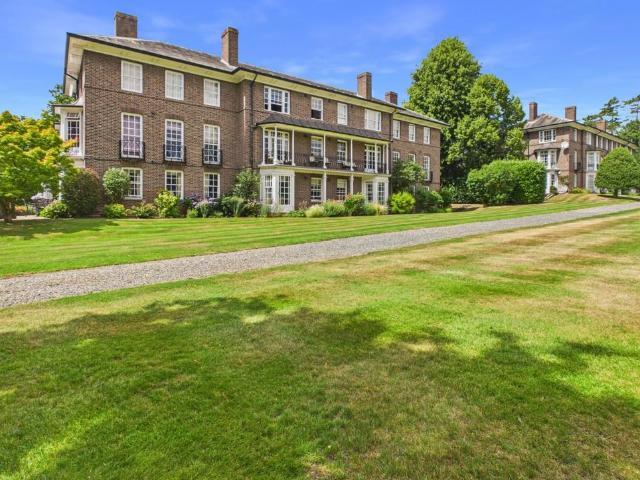 Park Lawn, Farnham Royal. 1 bed apartment to rent £1,550 pcm £358 pw