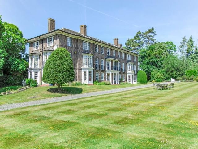 Park Lawn, Farnham Royal SL2, 1 bed flat to rent, £1,495 pcm | PrimeLocation