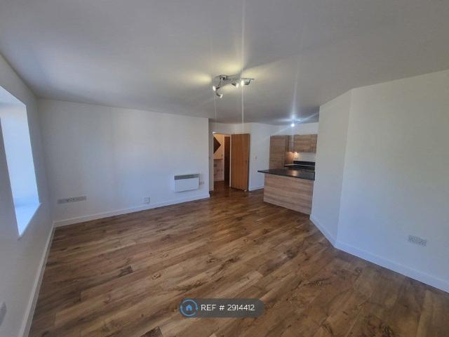 Park Lodge Ave, West Drayton UB7, 2 bed flat to rent, £1,700 pcm | PrimeLocation