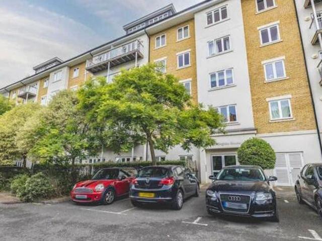 Park Lodge Avenue, West Drayton, 2 Bedroom Flat