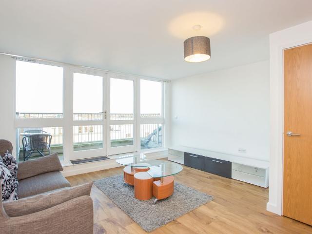 Park Lodge Avenue, West Drayton UB7, 1 bed flat to rent, £1,400 pcm | PrimeLocation