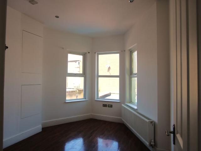 Park Parade, London NW10, 3 bed flat to rent, £2,500 pcm | PrimeLocation