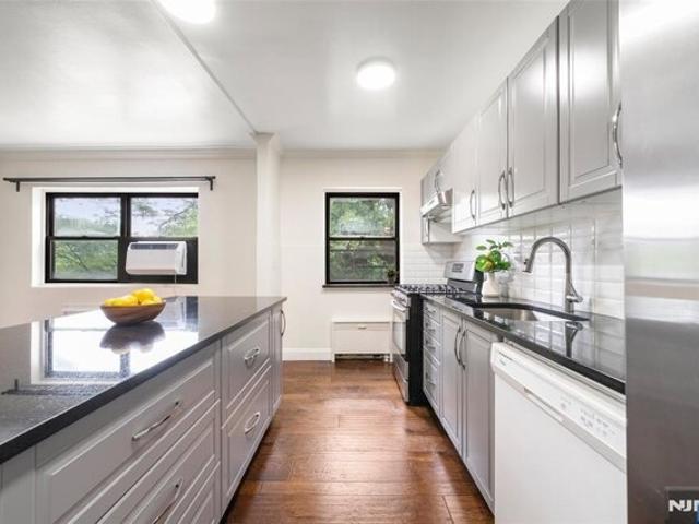 Park Pl Apt B, Fort Lee, Property For Sale