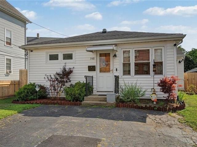 Park Pl, Woonsocket, Home For Sale