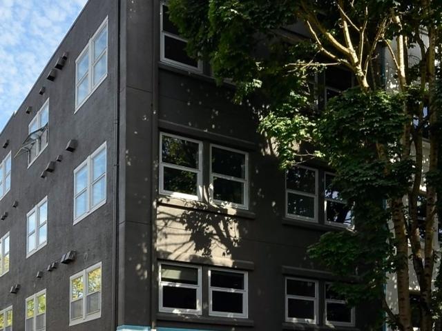 Park Place Apartments | 877 East Park Street