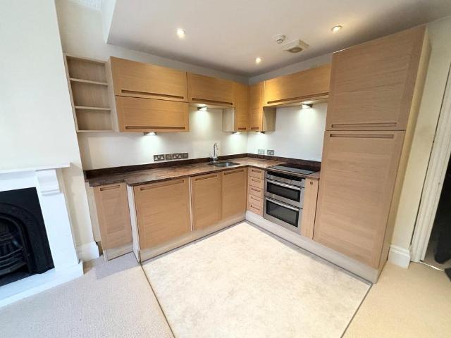 Park Place, Bristol, BS8 2 bed apartment to rent £1,650 pcm £381 pw