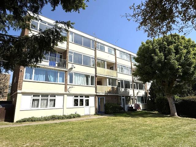 Park Place, Woking GU22, 3 bed flat to rent, £1,625 pcm | PrimeLocation