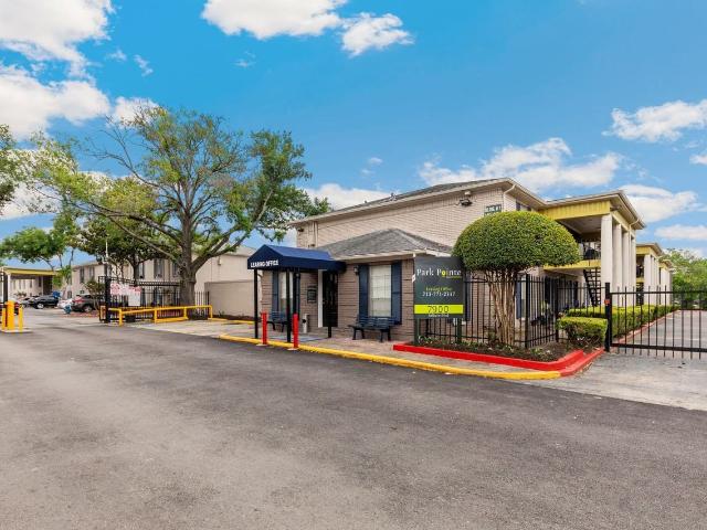 Park Pointe 2 Bedroom Apartment for Rent at 7900 Bellaire Blvd, Houston, TX 77036 Sharpstown