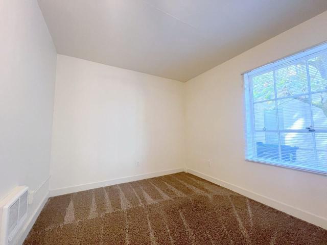 PARK REGENT PAR01 Studio Apartment for Rent at 1949 Nw Everett St, Portland, OR 97209 Northwest District