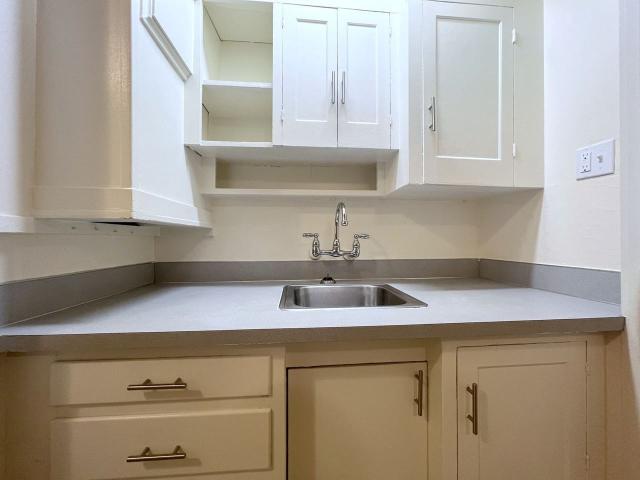 PARK REGENT PAR01 Studio Apartment for Rent at 1949 Nw Everett St, Portland, OR 97209 Northwest District