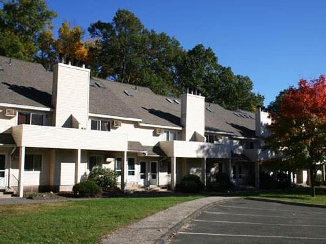 Park Ridge South 3 Bedroom Apartment for Rent at 28 Rose Ln, Danbury, CT 06811