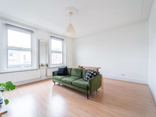 Park Road, Crouch End, London 1 bed apartment to rent £1,850 pcm £427 pw