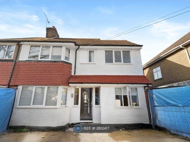 Park Road, Ashford TW15, Studio to rent, £795 pcm | PrimeLocation