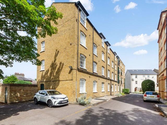 Park Road, Bromley BR1, 2 bed flat to rent, £2,000 pcm | PrimeLocation