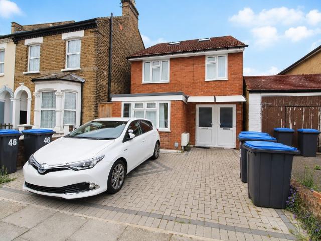 Park Road, Enfield EN3, 3 bed flat to rent, £2,300 pcm | PrimeLocation