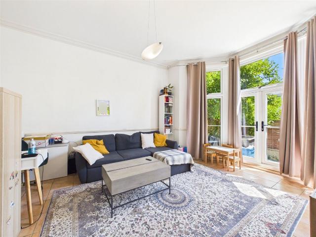 Park Road, East Twickenham TW1, 2 bed flat to rent, £2,600 pcm | PrimeLocation