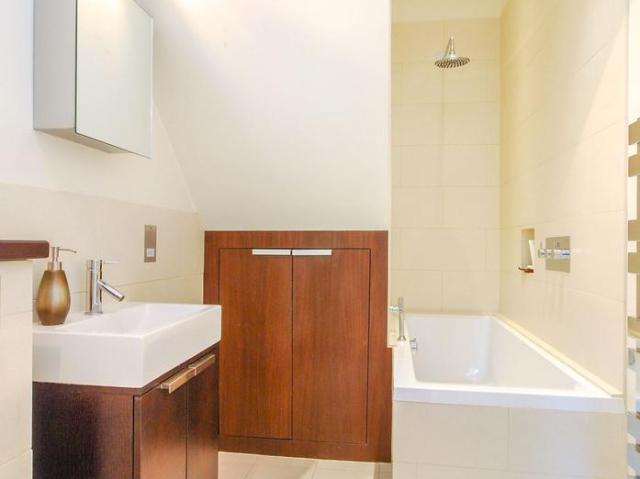 Park Road, East Twickenham. 1 bed flat to rent £2,947 pcm £680 pw
