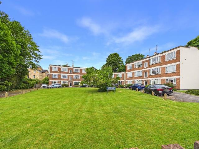 Park Road, East Twickenham 2 bed apartment to rent £1,995 pcm £460 pw