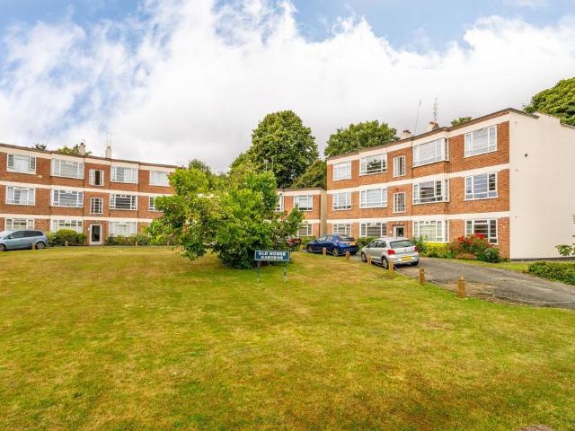 Park Road, East Twickenham. 2 bed flat to rent £4,360 pcm £1,006 pw