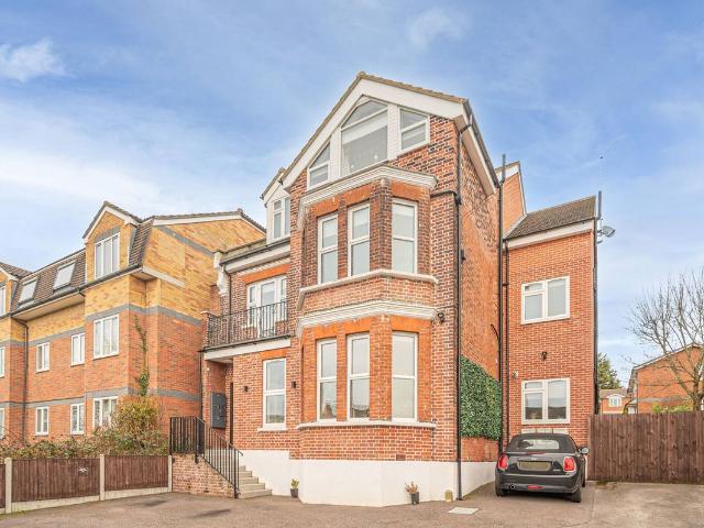 Park Road, East Barnet, Barnet EN4, 2 bed flat to rent, £2,099 pcm | PrimeLocation