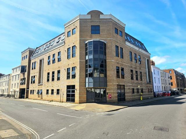 Park Road, Fitzalan House Park Road GL1, 2 bed flat to rent, £1,100 pcm | PrimeLocation
