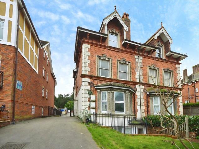 Park Road, Kent TN4 2 bed flat to rent £1,550 pcm £358 pw