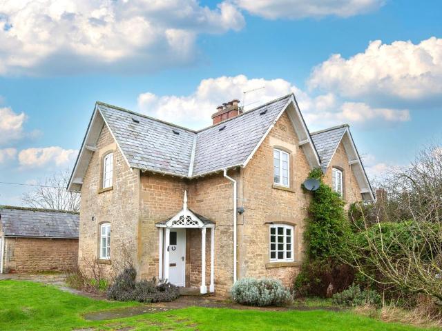 Park Road, Kiddington, Woodstock, Oxfordshire OX20, 3 bed semi detached house to rent, £1,500 pcm | PrimeLocation