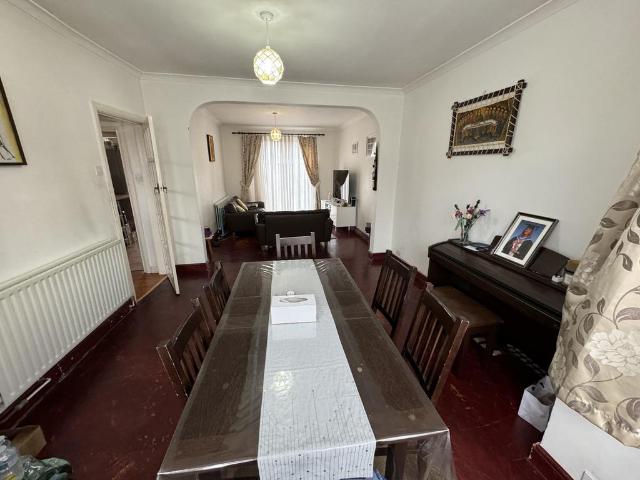 Park Road, HOUNSLOW, Greater London, tw3 3 bed semi detached house to rent £2,300 pcm £531 pw