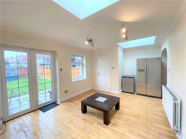Park Road, Hounslow, TW3 3 bed semi detached house to rent £2,495 pcm £576 pw