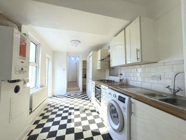 Park Road, Hounslow TW3, 5 bed terraced house to rent, £2,600 pcm | PrimeLocation