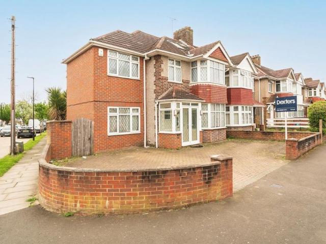Park Road, Hounslow TW3 6 bed house to rent £2,950 pcm £681 pw
