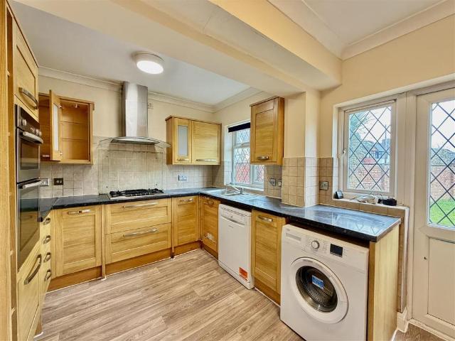 Park Road, Hounslow TW3 6 bed semi detached house to rent £3,250 pcm £750 pw