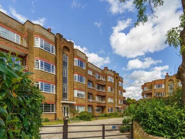 Park Road, Hampton Wick, 3 Bedroom Apartment