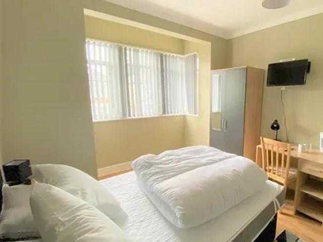 Park Road, Loxford, London, IG1 1SF, United Kingdom | 7 bed duplex for rent #117424410 | Rentberry