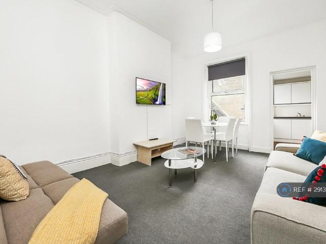 Park Road, London, N8 2 bed flat to rent £2,000 pcm £462 pw