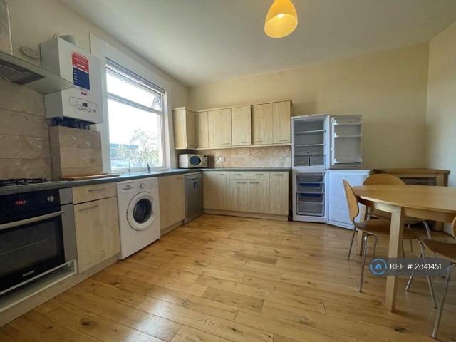 Park Road, London, N11 3 bed maisonette to rent £2,000 pcm £462 pw