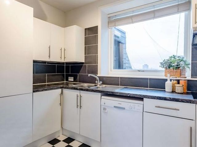 Park Road, London NW8 4 bed penthouse to rent £9,815 pcm £2,265 pw