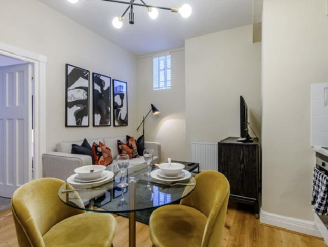 Park Road, London NW8 1 bed flat to rent £2,513 pcm £580 pw