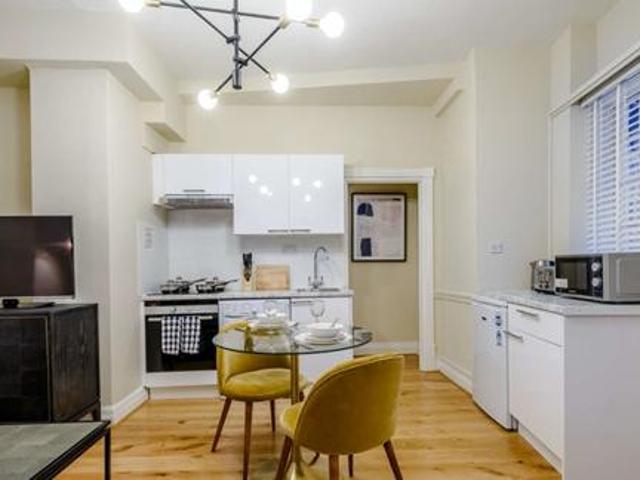 Park Road, London, 1 Bedroom Flat
