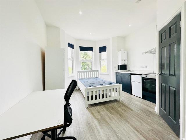 Park Road, Nottingham NG7, Studio to rent, £780 pcm | PrimeLocation